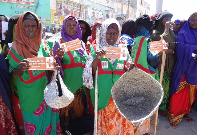 Wararka Maanta: Arbaco, May 6 , 2015-Maalinta Nadaafada ee Degmada ...